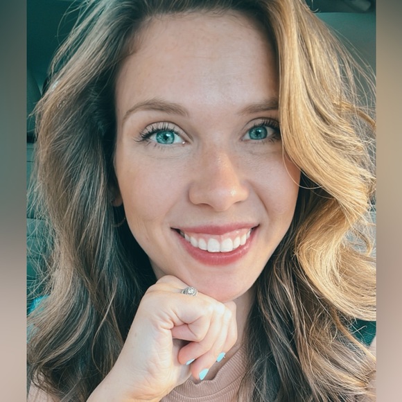 Taylor's Closet (@taylorwenzel) | Poshmark